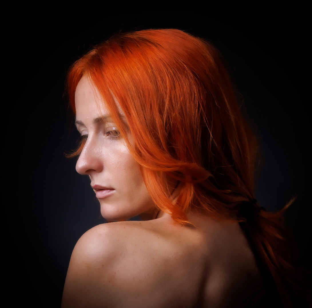 Looking Back Foto & Bild | portrait, portrait frauen, studio Bilder auf ...