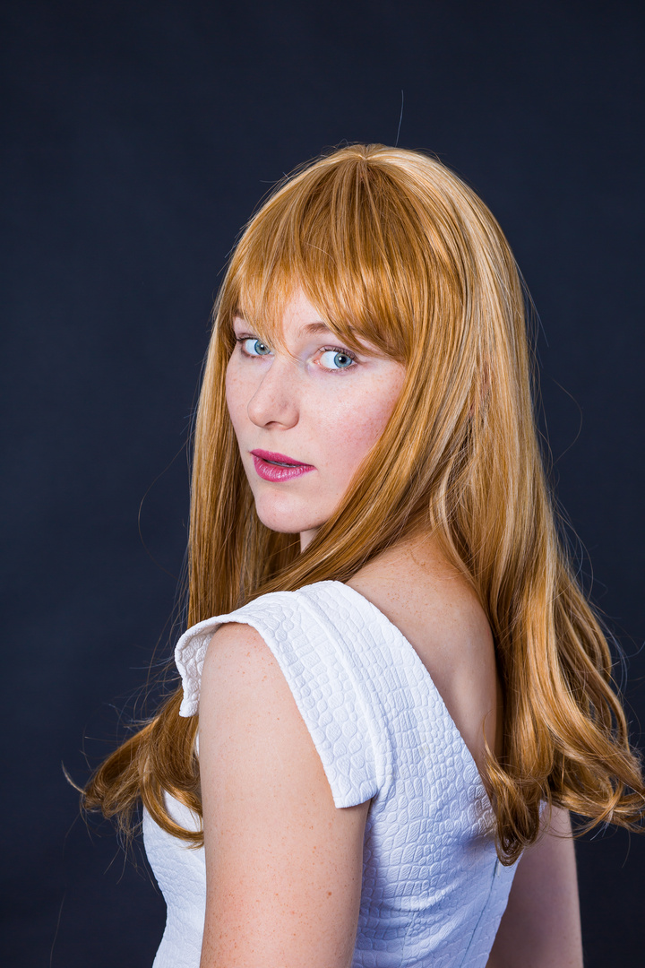 Looking back Foto & Bild | portrait, portrait frauen, studio Bilder auf ...