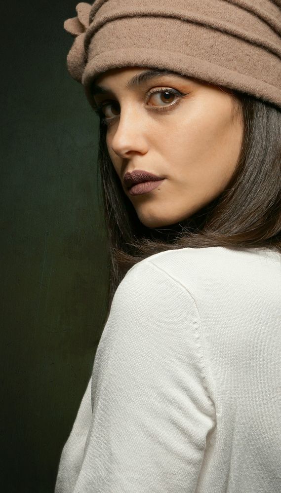 Looking back Foto & Bild | studio, portrait, glamour Bilder auf ...