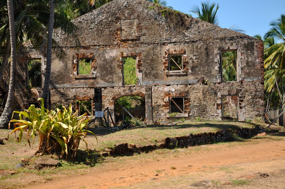 Lost building on Devils Island Foto & Bild | south america, french ...