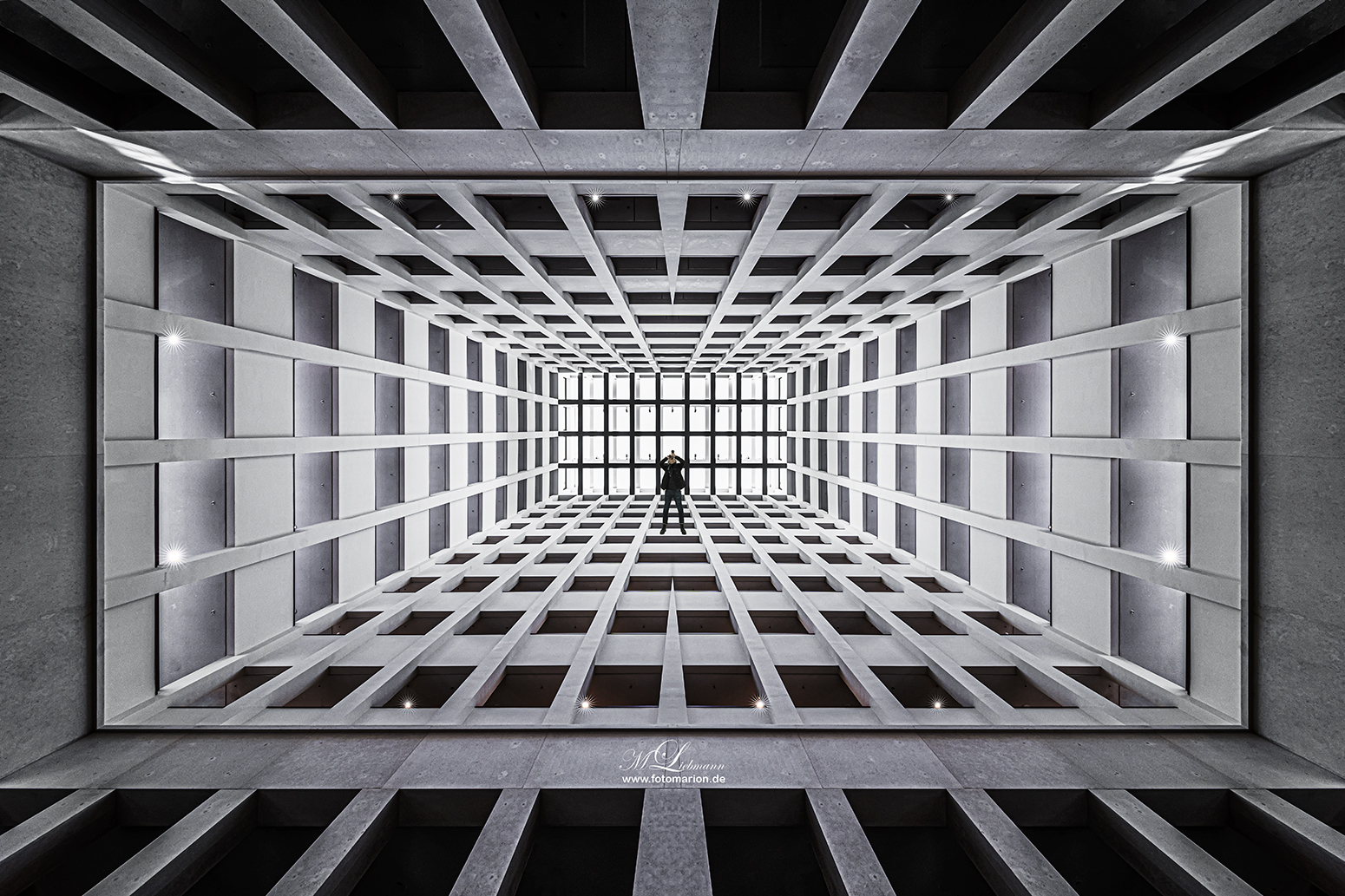 lost Foto & Bild | monochrom, bearbeitungs - techniken, architektur Bilder auf fotocommunity