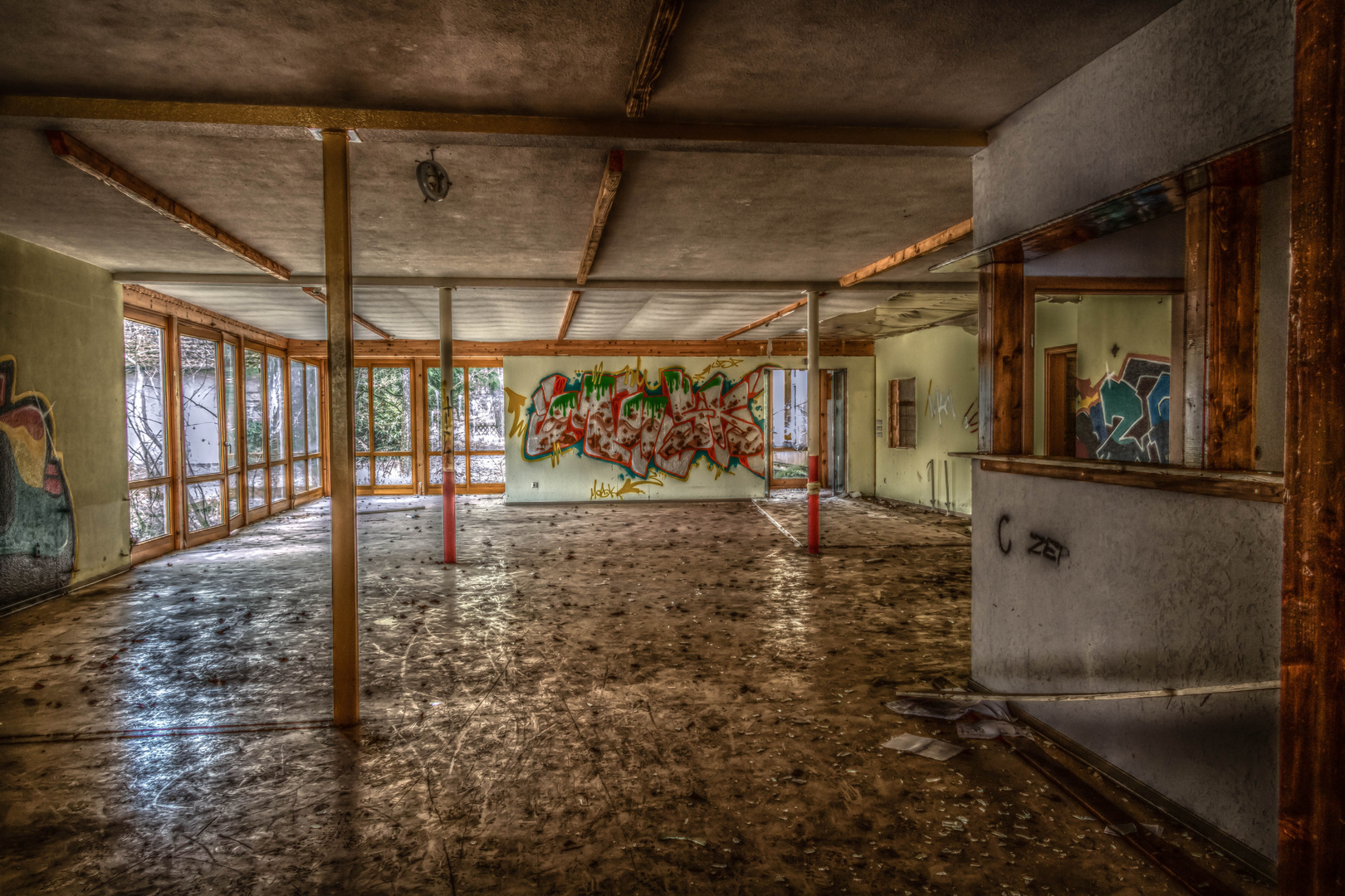Lost Places 5 HDR Foto & Bild | architektur, lost places, müll Bilder ...