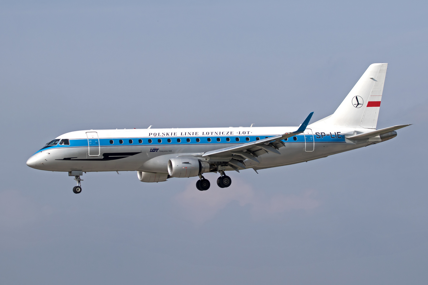 LOT Embraer ERJ-175, Retro Livery Foto & Bild | luft, verkehr, technik ...