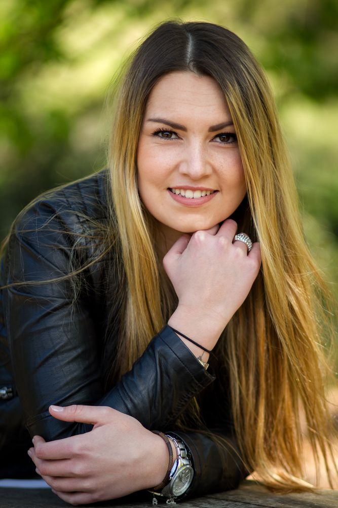 Louisa auf der Bank Foto & Bild | portrait, portrait frauen, outdoor Bilder auf fotocommunity