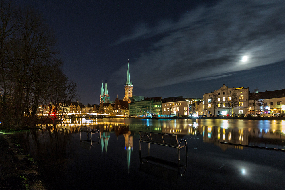 Lübeck ... Foto & Bild | lübeck, nachtaufnahme, stadtlandschaft Bilder ...