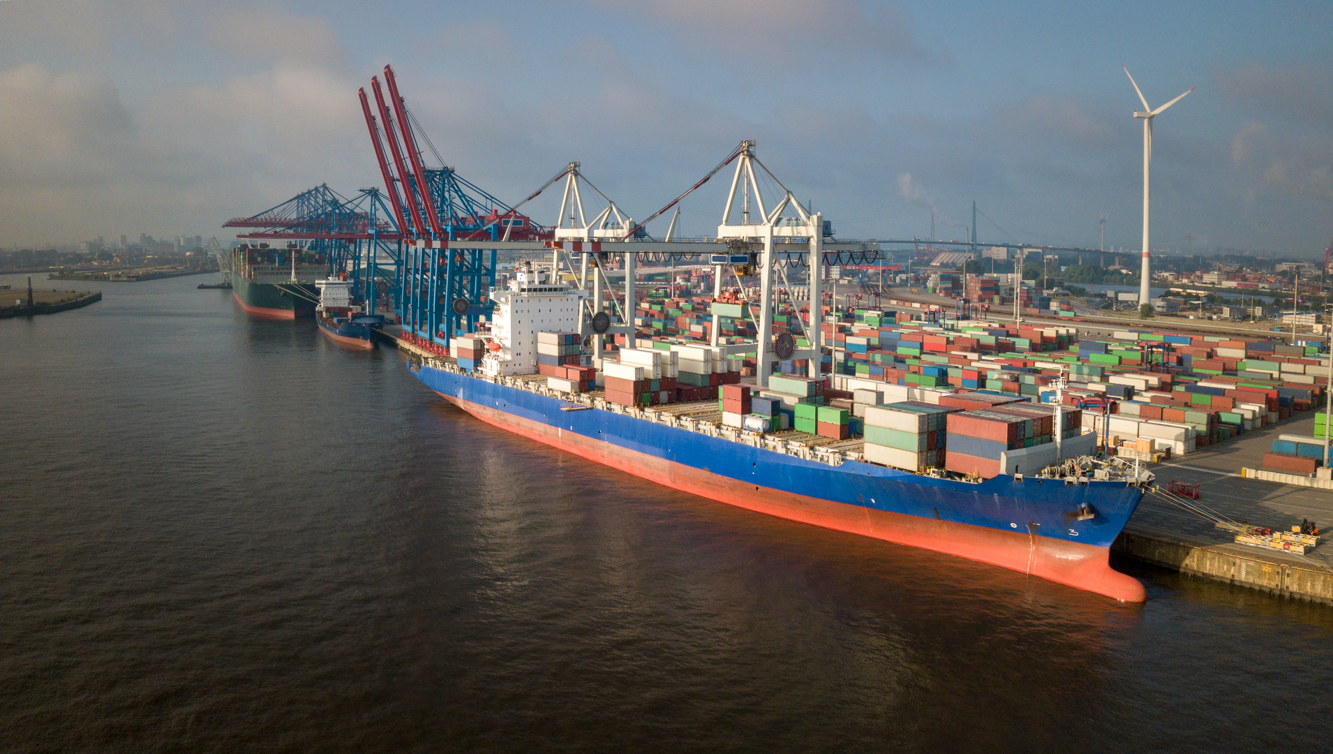 Luftaufnahme eines Containerterminals im Hafen von Hamburg Foto & Bild ...
