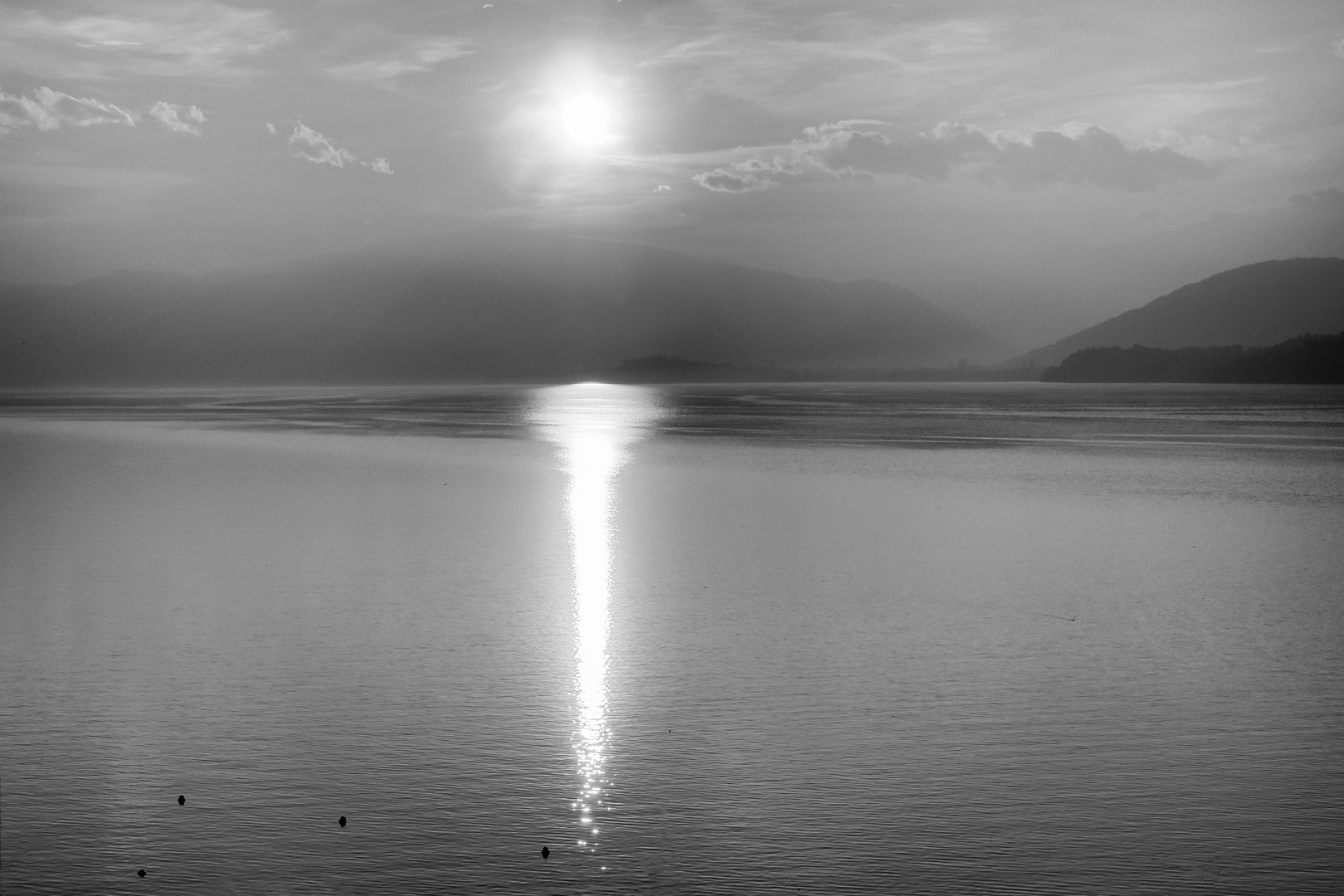 L'ultimo raggio di sole Foto % Immagini| paesaggi, laghi e fiumi, albe ... L'ultimo raggio di sole Foto % Immagini| paesaggi, laghi e fiumi, albe ...