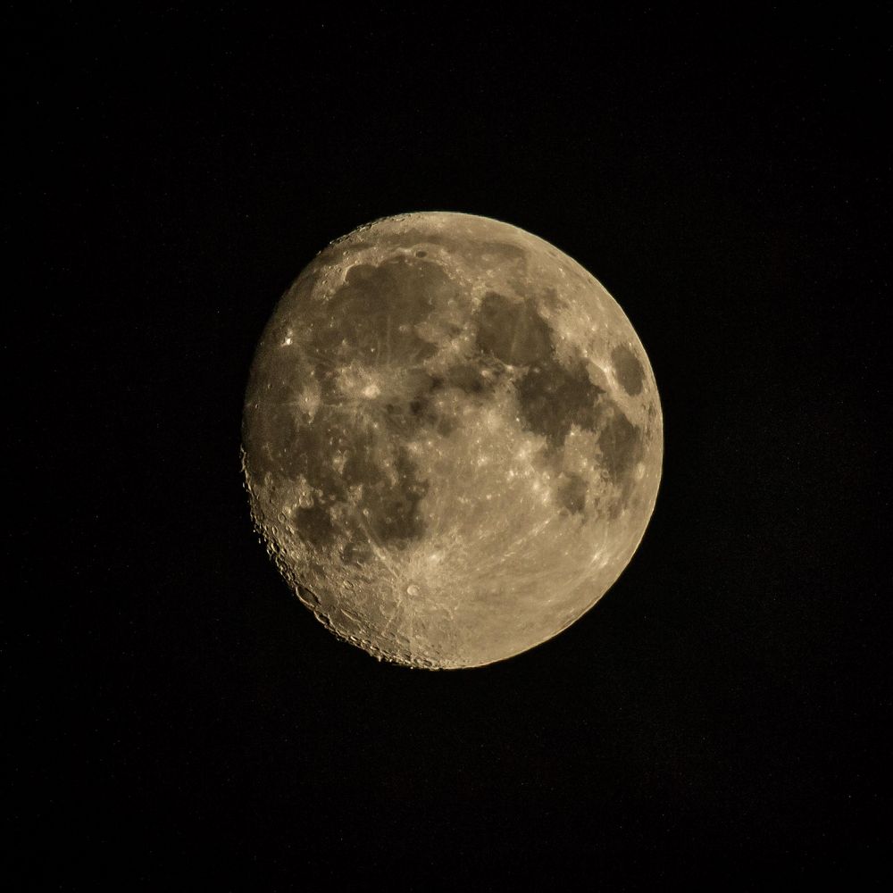Lune gibbeuse, le soir du 25 septembre 2015. photo et image | divers ...