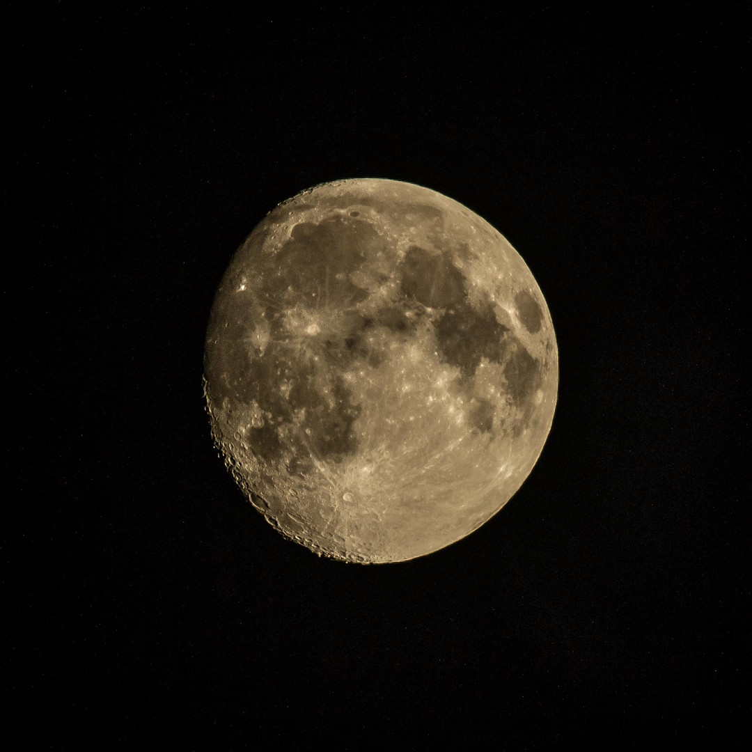 Lune gibbeuse, le soir du 25 septembre 2015. photo et image | divers ...