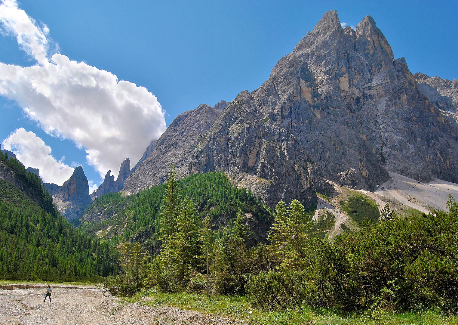 L'uomo fra i Giganti Di Pietra: Cima Una Foto % Immagini| italy ...