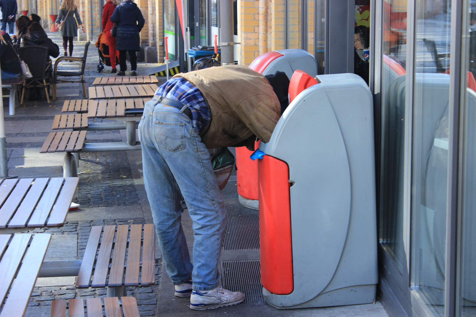 lustig - traurig Foto & Bild | erwachsene, dokumentation, armut; müll ...