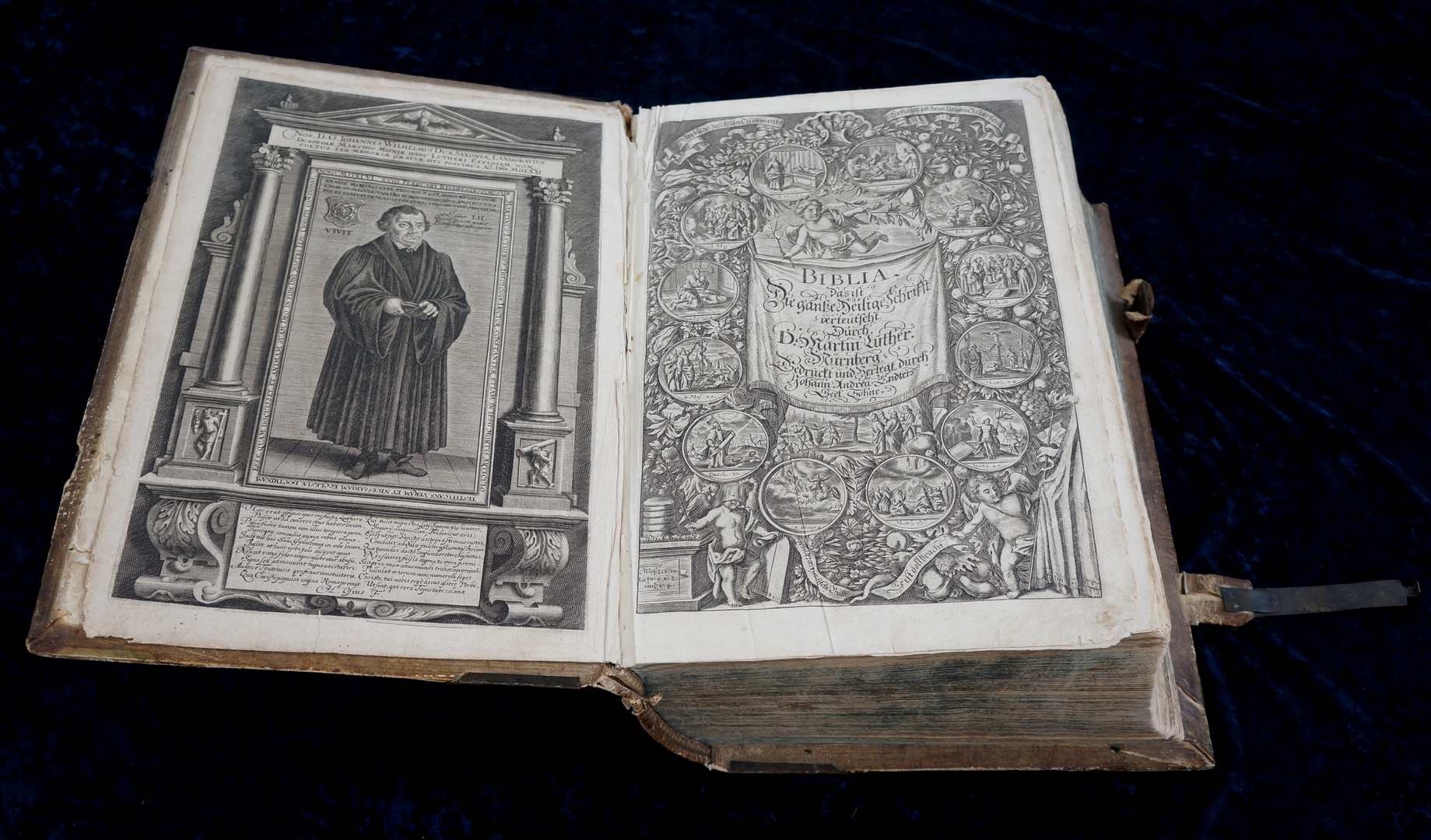 Lutherbibel von 1702 Foto & Bild | spezial, historisches, details Bilder auf fotocommunity