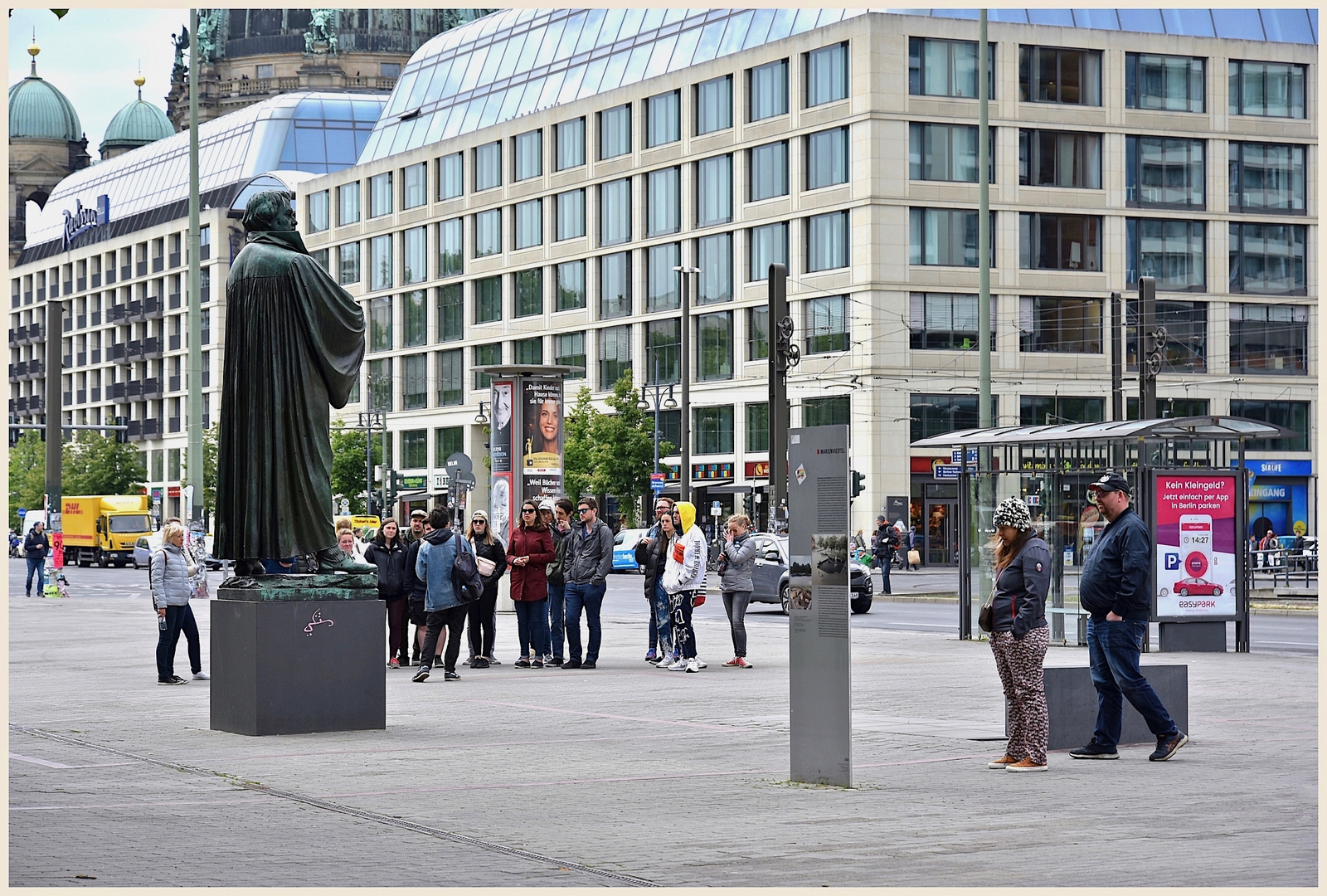 Lutherdenkmal Foto & Bild | architektur, erwachsene menschen, streetfotografie mit menschen ...