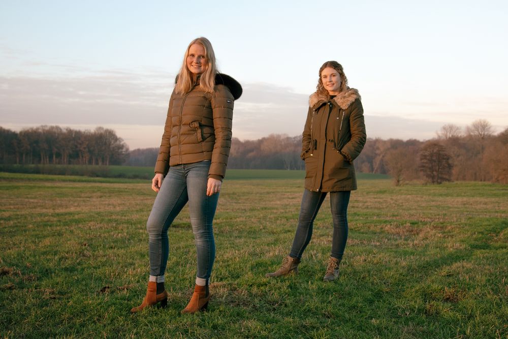 M und E stehen Foto & Bild | erwachsene, zwei menschen, mehrere menschen Bilder auf fotocommunity