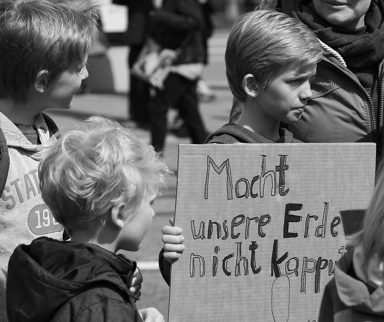 Macht unsere Erde Foto & Bild | street, dokumentation, outdoor Bilder ...