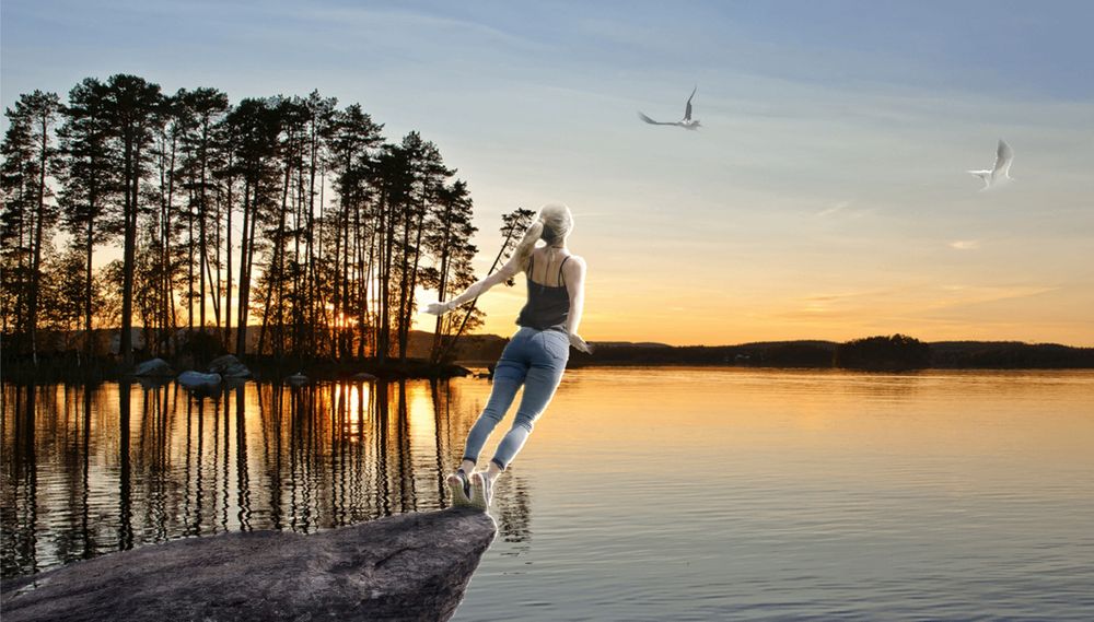 Mädchen springt gleich ins Wasser Foto & Bild | hell, wasser, blau ...