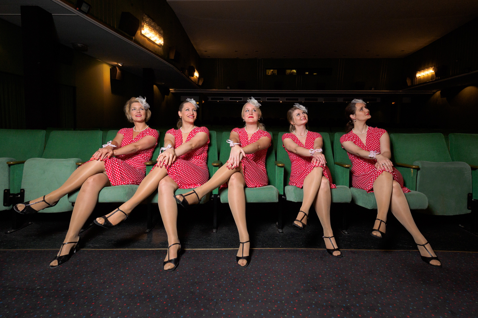 Mädels im Kino Foto & Bild | erwachsene, portrait, kunstfotografie & kultur Bilder auf fotocommunity