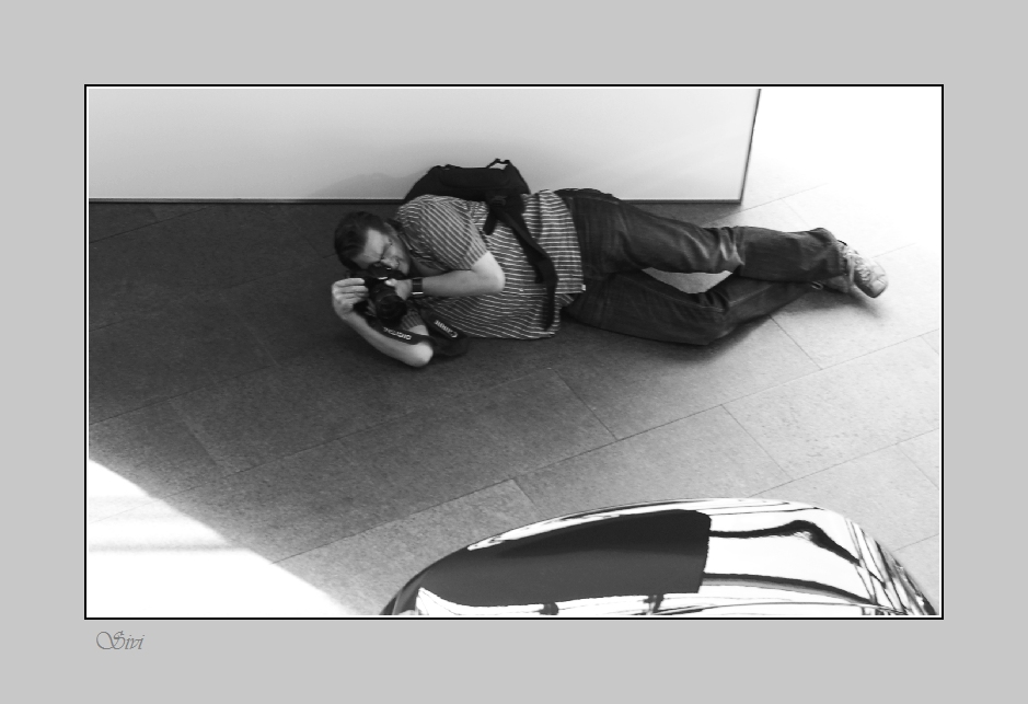 Männer liegen ihrem Liebling zu Füßen Foto & Bild | monochrom, bearbeitungs - techniken, digiart ...