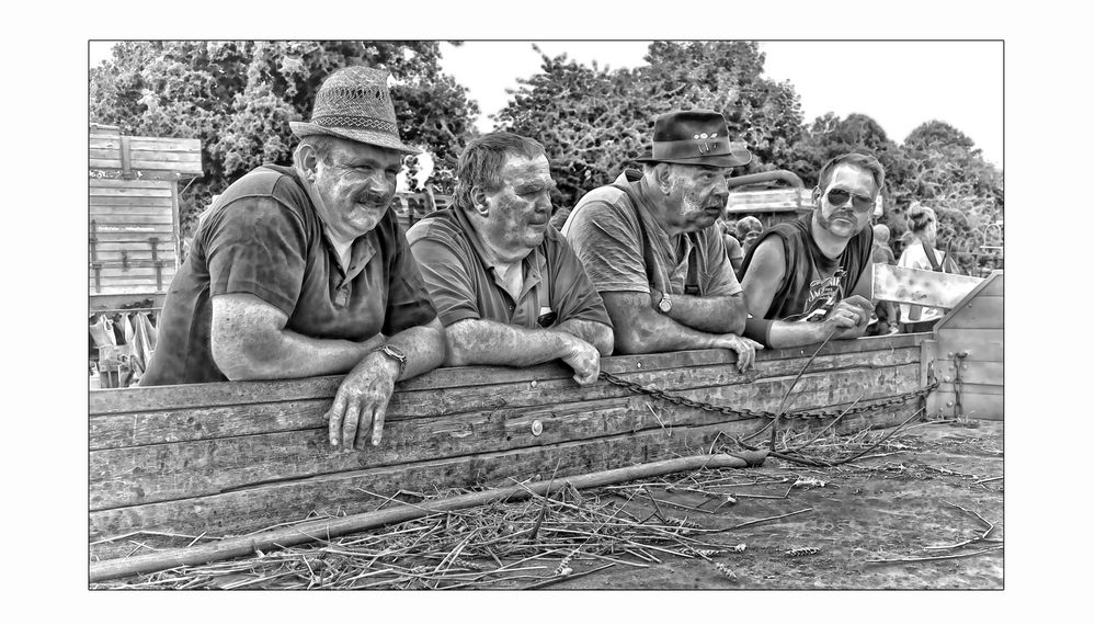 Männer wie wir um fünf vor vier Foto & Bild | erwachsene menschen, streetfotografie mit menschen ...