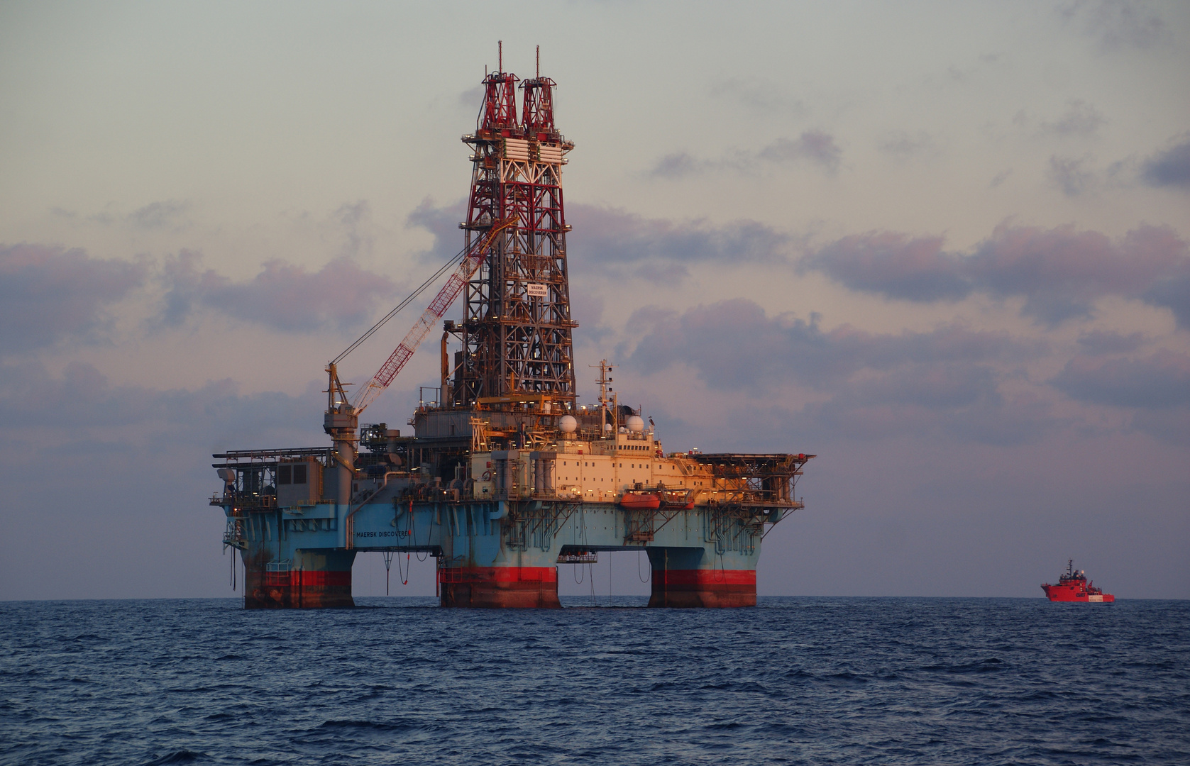 Maersk Discoverer& Esvagt Capella Foto & Bild | schiffe und seewege ...