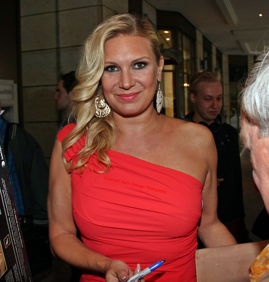 Magdalena Brzeska verlässt das Hilton Hotel in Berlin Foto & Bild ...