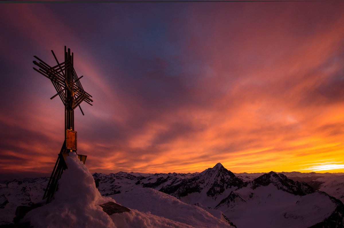Magerstein - Bevor die Sonne erwacht Foto & Bild | landschaft, berge ...