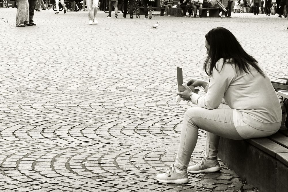 MahlZEIT Foto & Bild | streetfotografie mit menschen, konzept- fotografie, monochrom Bilder auf ...