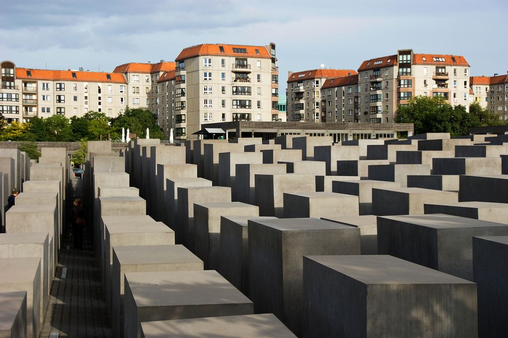 Mahnmal mitten in Berlin Foto & Bild | deutschland, europe, berlin ...