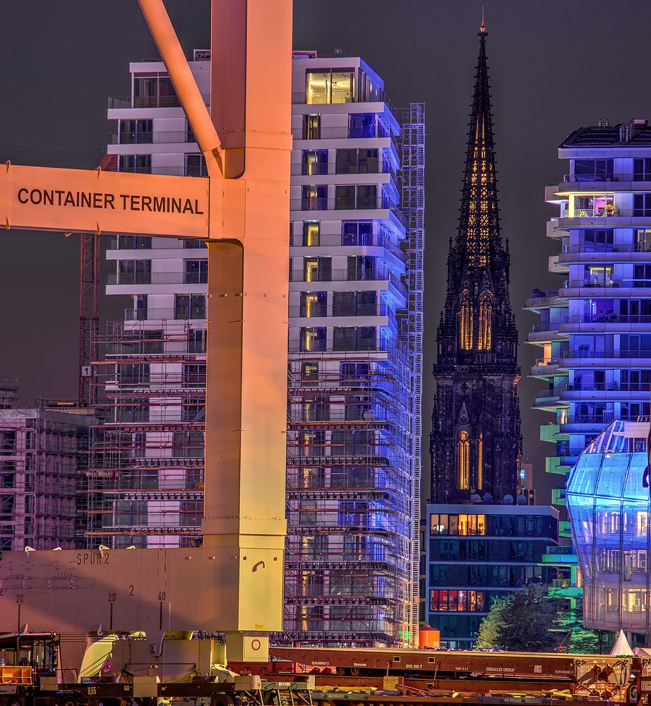 Mahnmal St. Nikolai Foto & Bild | architektur, architektur bei nacht ...