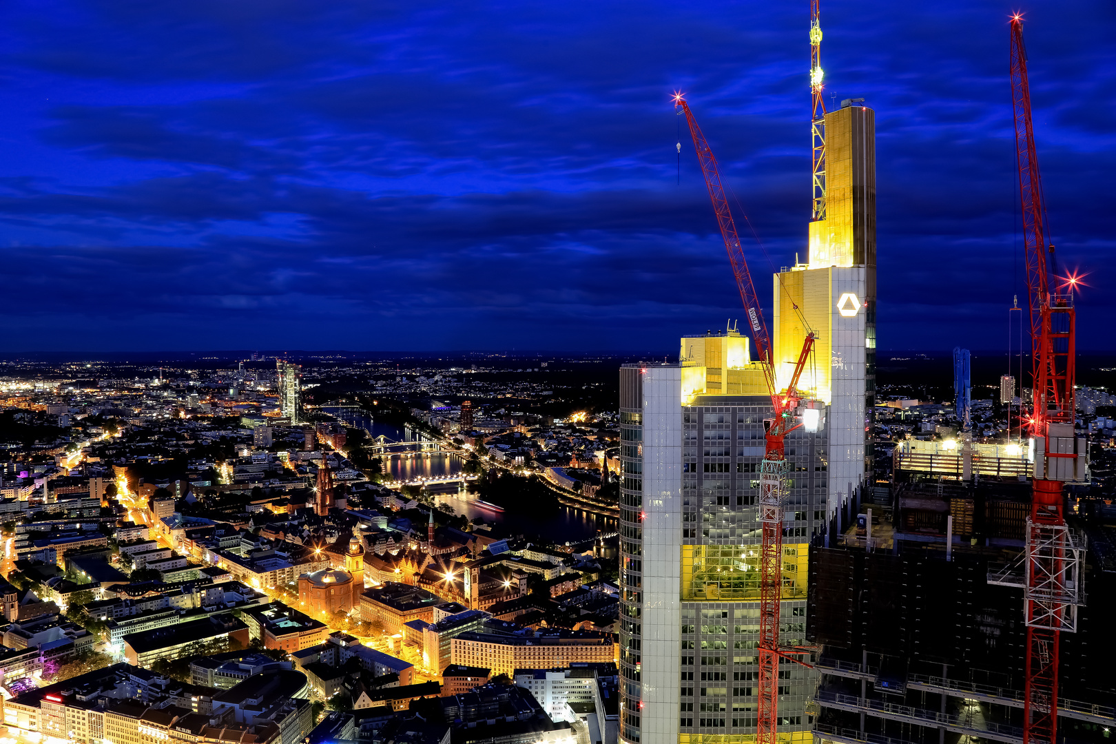 Main Tower Blick Foto & Bild | world, spezial, himmel Bilder auf ...