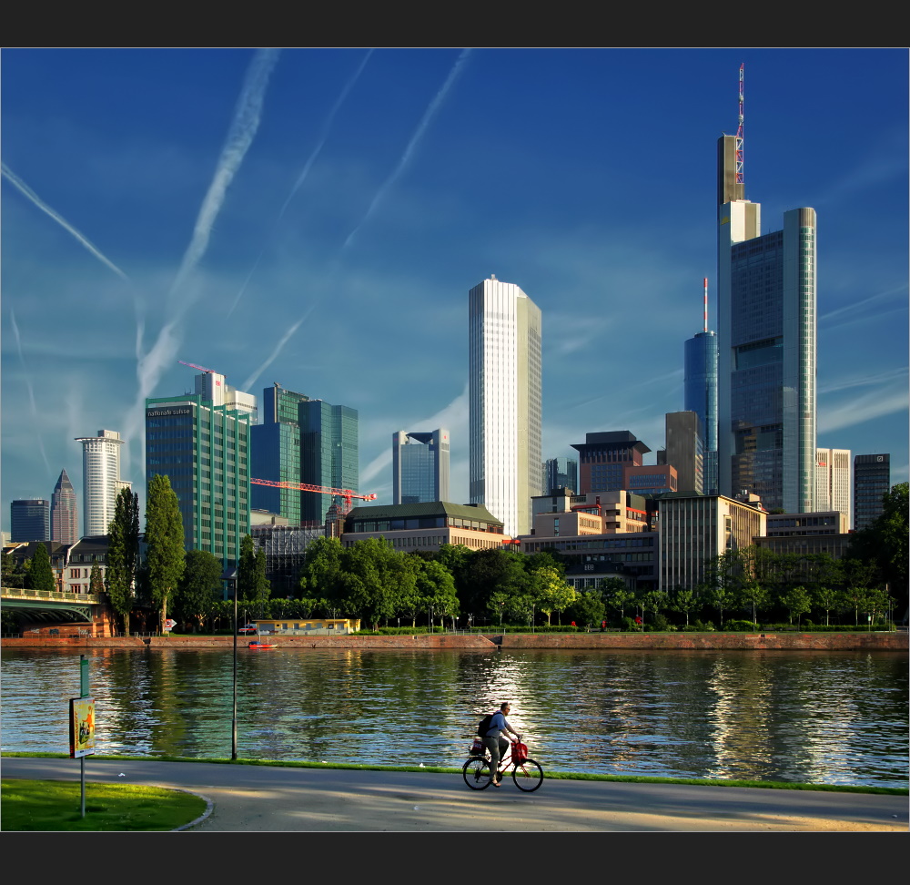 Mainhattan kurz nach Sonnenaufgang Foto & Bild | architektur ...