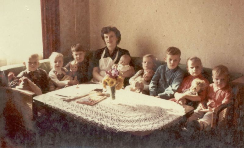 Mama und ihre Kinderschar Foto & Bild | erwachsene, kinder und erwachsene, menschen Bilder auf ...