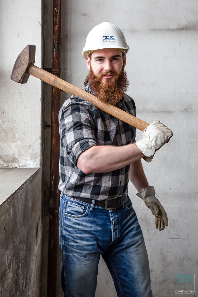 Man at work Foto & Bild | architektur, streetfotografie mit menschen ...