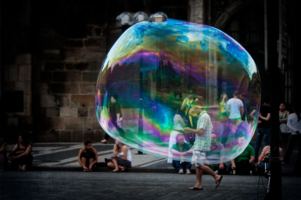man in the bubble Foto & Bild | streetfotografie mit menschen ...