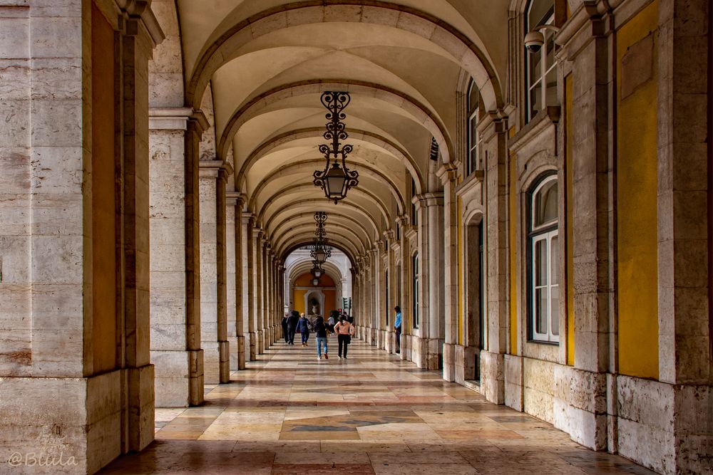 Man muss nur mal kurz abbiegen in die Arkaden ... Foto & Bild | historisches, kultur, arkaden ...