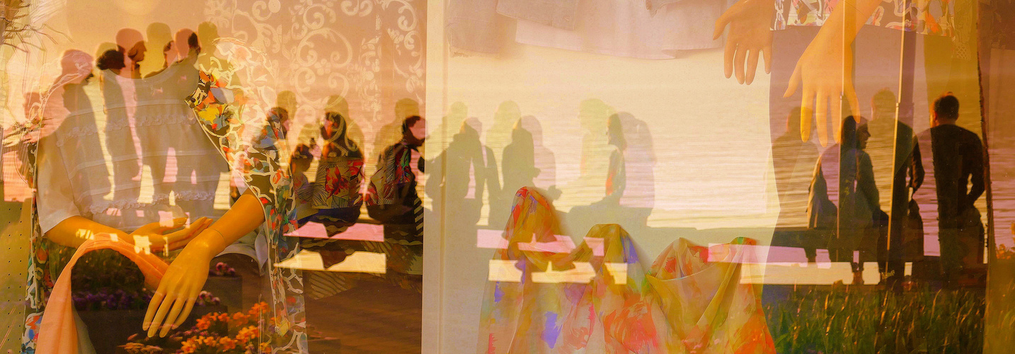 Man trifft sich am Abend ... Foto & Bild | people, street, spezial ...