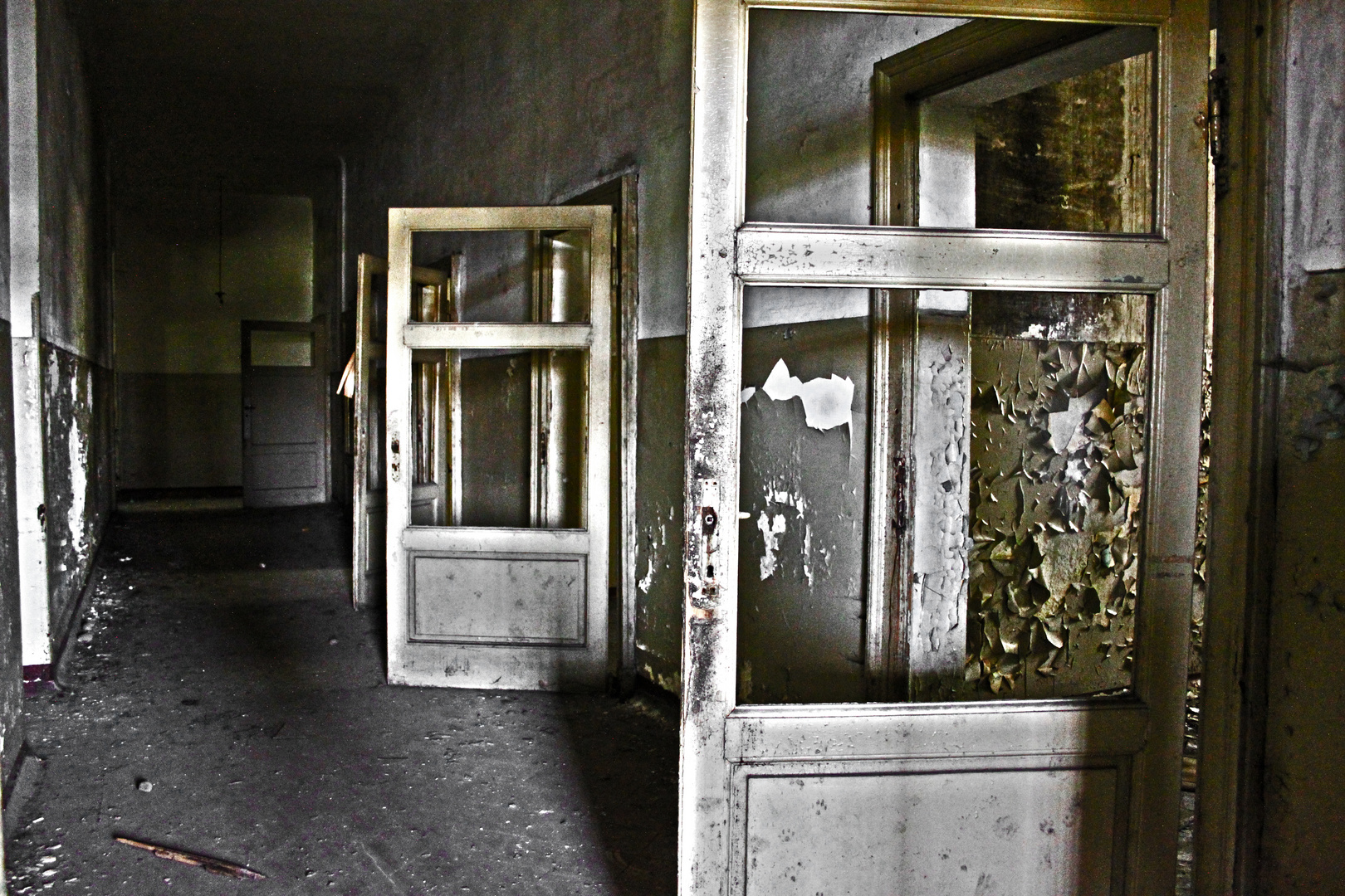 Manicomio di Mombello Foto % Immagini| tracce di mondi passati ...