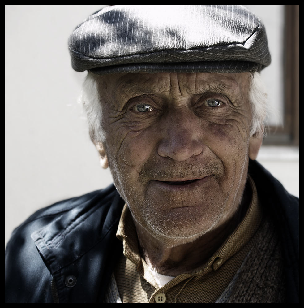 Mann im Kosovo Foto & Bild | portrait, portraitfotografie männer ...