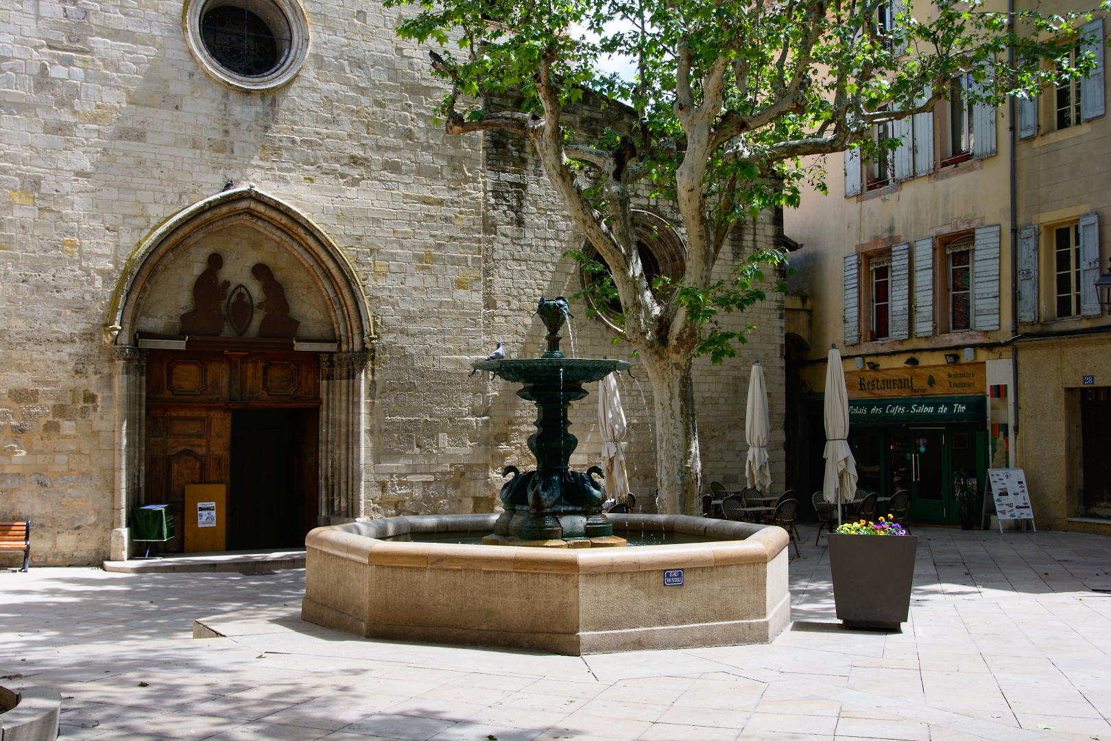 Manosque - Place Saint-Sauveur Foto & Bild | europe, france, provence ...