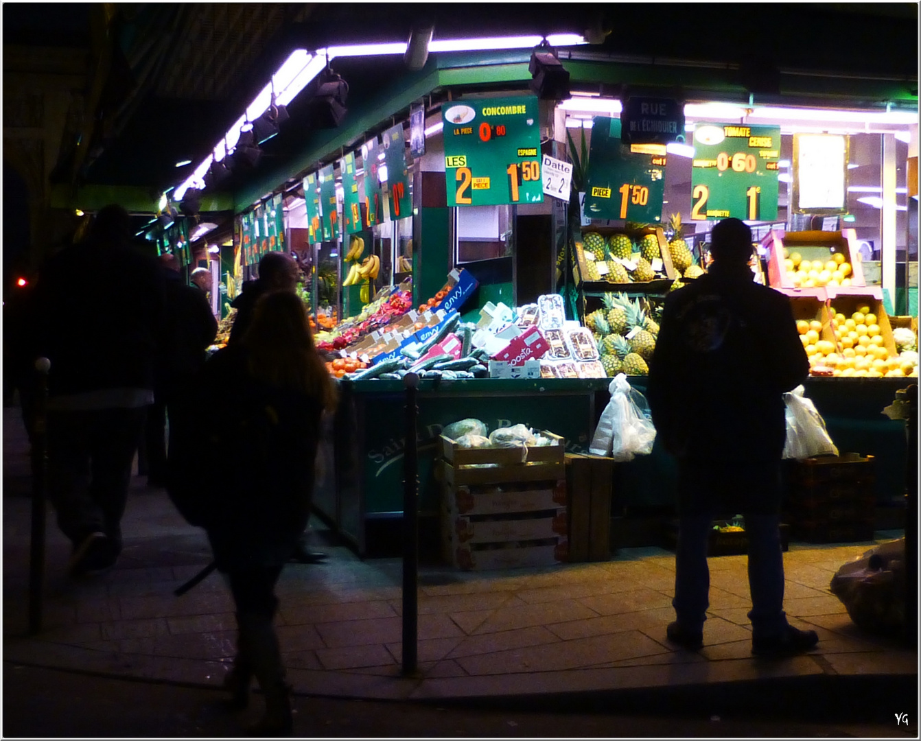 Marchand de primeurs, quartier Saint-Denis... photo et image | europe ...