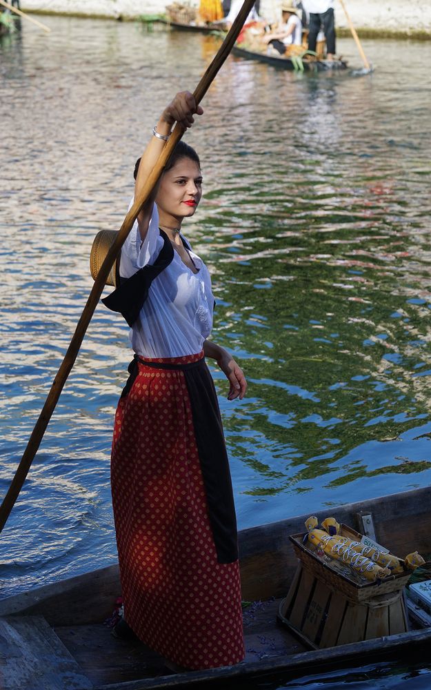 Marché Flottant - L'Isle-sur-la-sorgue (02) Foto & Bild | france ...