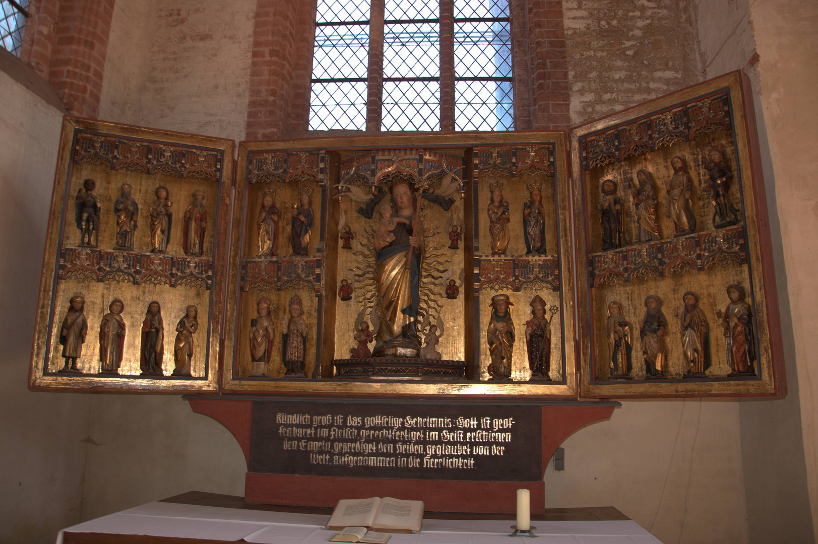 marienaltar in der salzwedeler katherienkirche Foto & Bild | architektur, sakralbauten ...