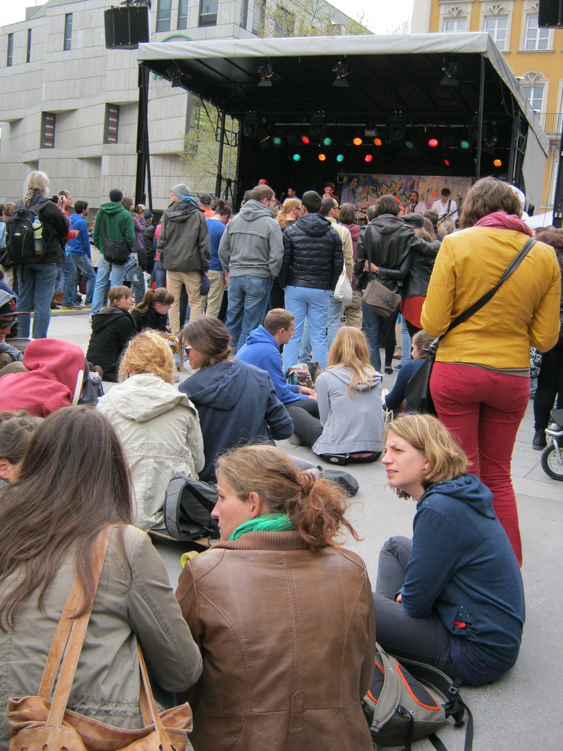Marienplatz 4 Foto & Bild | erwachsene, alltagsereignisse, menschen in der freizeit Bilder auf ...