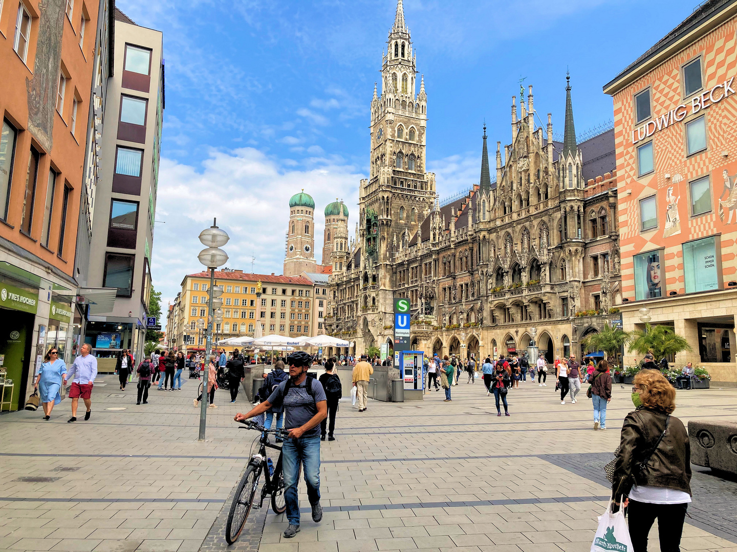 Marienplatz in München Foto & Bild | erwachsene menschen, kinder und erwachsene, menschen in der ...