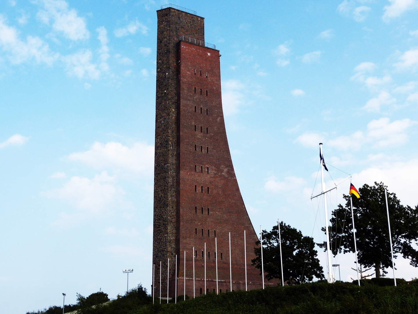 Marine-Ehrenmal Laboe Foto & Bild | architektur, kiel, laboe Bilder auf ...