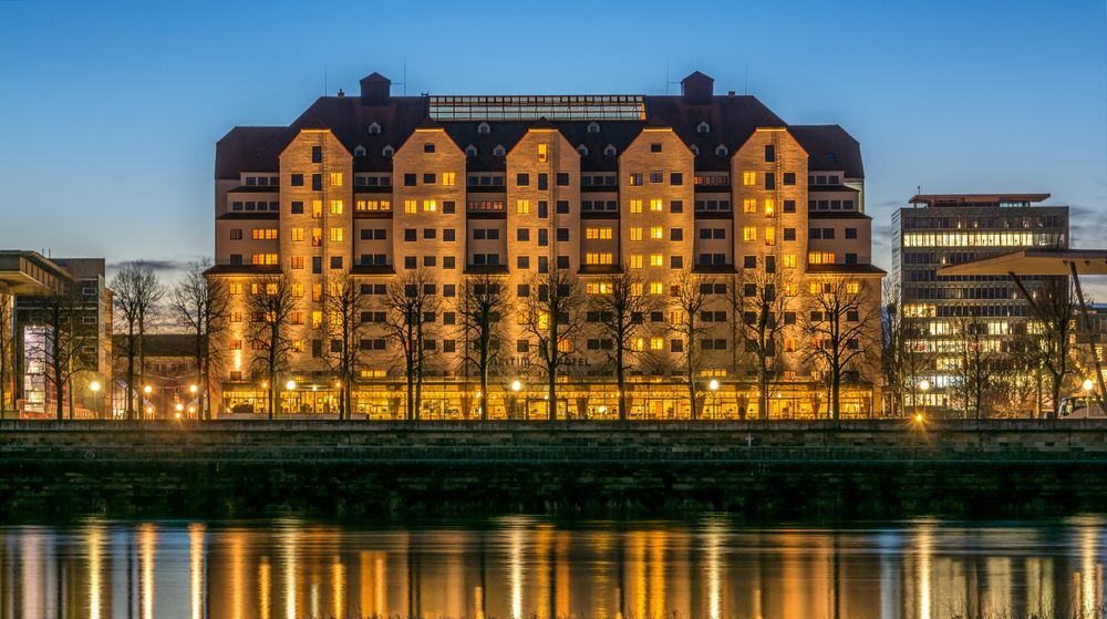 Maritim Hotel Foto & Bild | spezial, architektur, spiegelung Bilder auf ...