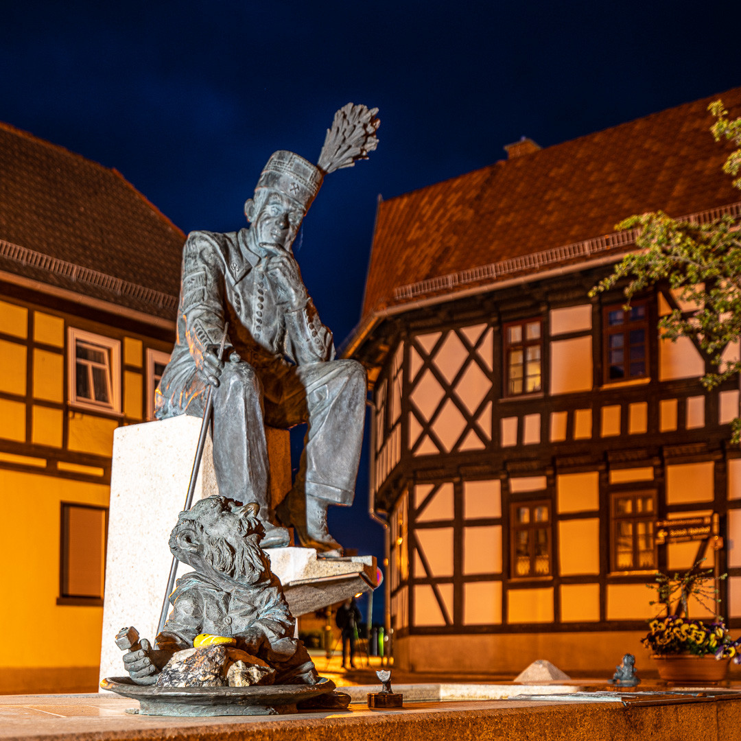 Marktbrunnen mit Bergmann, Frosch und Silberich Foto & Bild | fachwerk ...