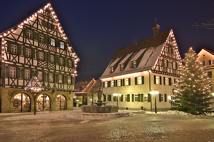 Marktplatz Pfullingen Foto & Bild | architektur, architektur bei nacht ...