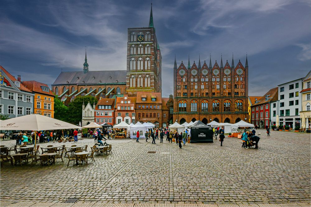 Markttag auf dem Alten Markt in Stralsund... Foto & Bild | architektur ...