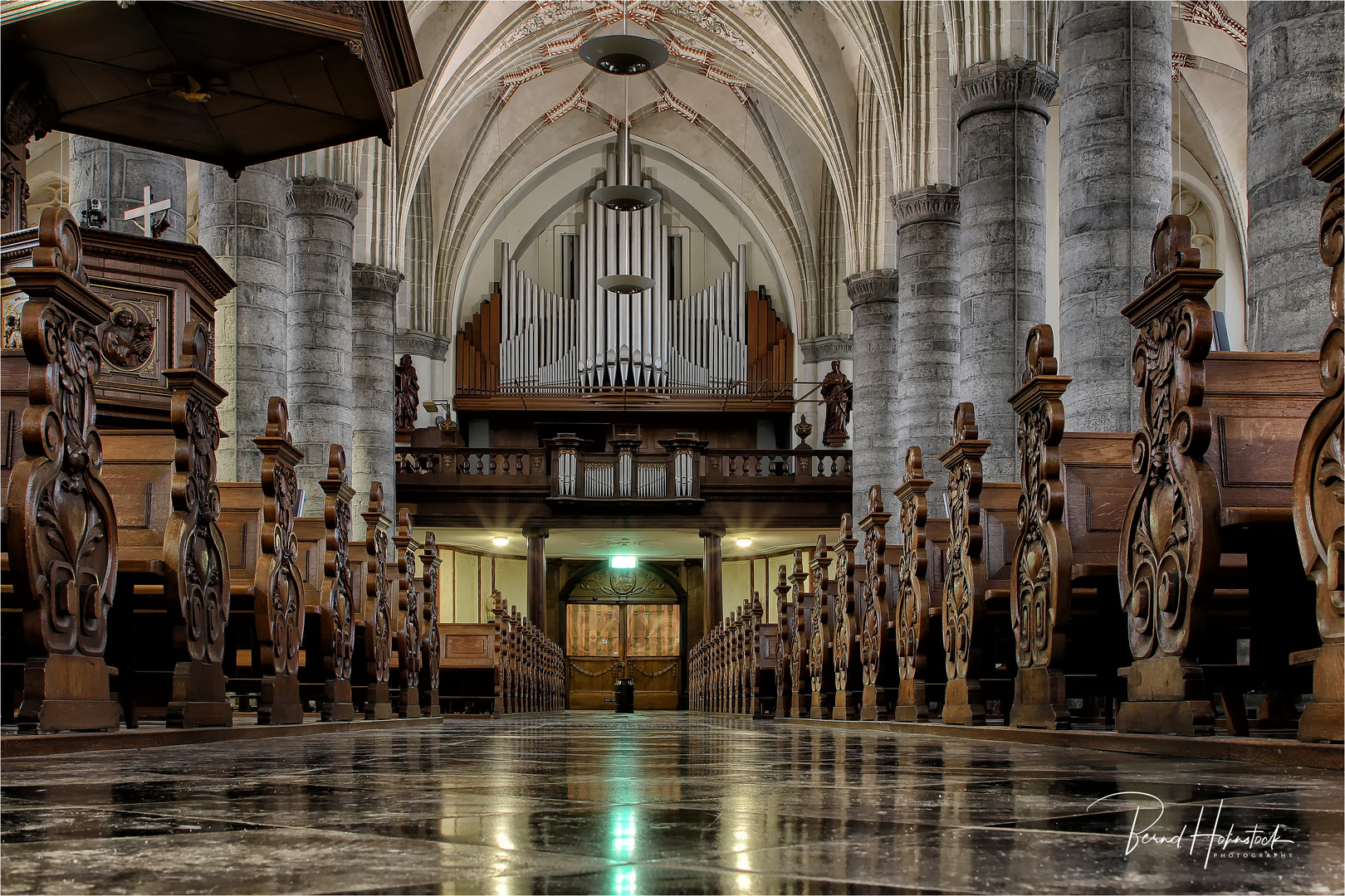 Martinuskerk zu Weert .... Foto & Bild | kirche, licht, stille Bilder ...